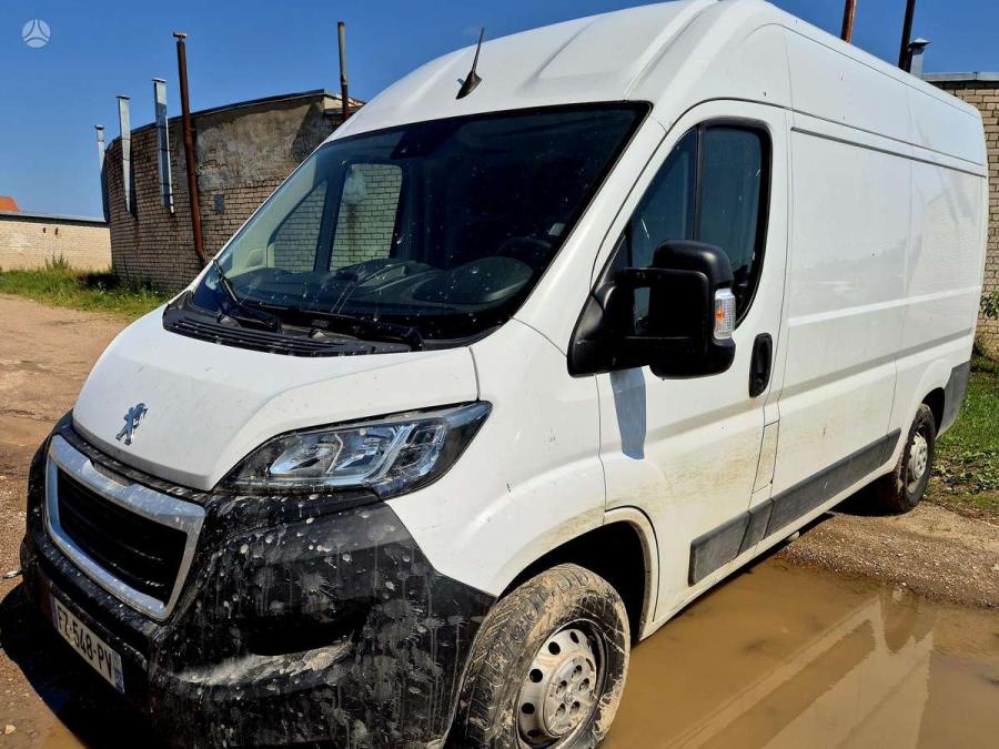 White Peugeot Boxer 2021 in Taurage, with an engine capacity of 2.18 L and mileage of 171 thousand km for 7300 €, photo 4 on AUTOMOTO.COM.LV