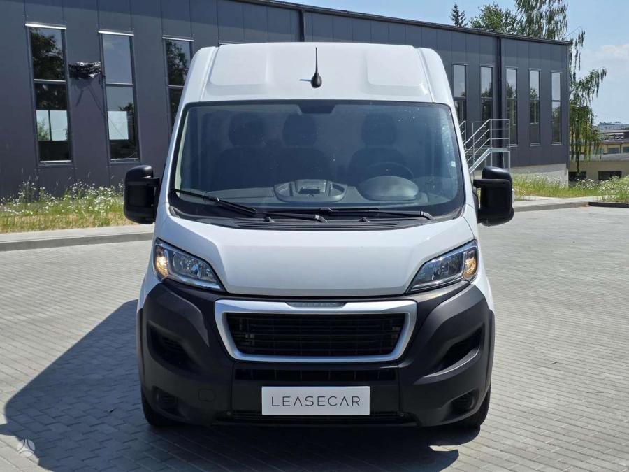 White Peugeot Boxer 2022 in Vilnius, with an engine capacity of 2.20 L and mileage of 50 thousand km for 18150 €, photo 3 on AUTOMOTO.COM.LV