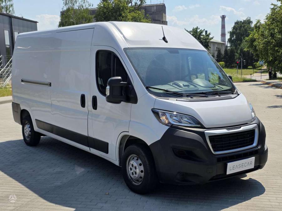 White Peugeot Boxer 2022 in Vilnius, with an engine capacity of 2.20 L and mileage of 50 thousand km for 18150 €, photo 4 on AUTOMOTO.COM.LV