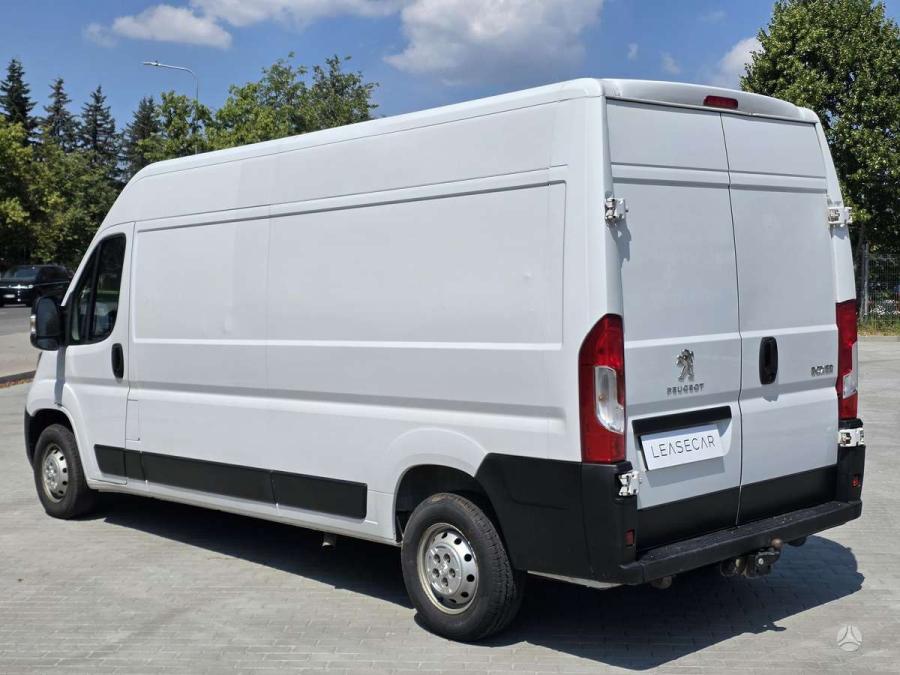 White Peugeot Boxer 2022 in Vilnius, with an engine capacity of 2.20 L and mileage of 50 thousand km for 18150 €, photo 5 on AUTOMOTO.COM.LV