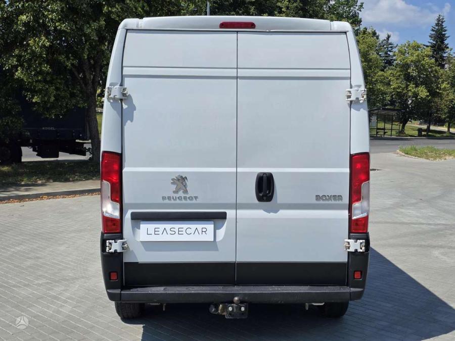 White Peugeot Boxer 2022 in Vilnius, with an engine capacity of 2.20 L and mileage of 50 thousand km for 18150 €, photo 6 on AUTOMOTO.COM.LV