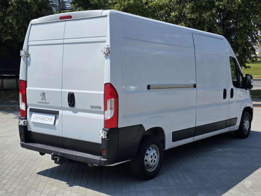 White Peugeot Boxer 2022 in Vilnius, with an engine capacity of 2.20 L and mileage of 50 thousand km for 18150 €, photo 7 on AUTOMOTO.COM.LV