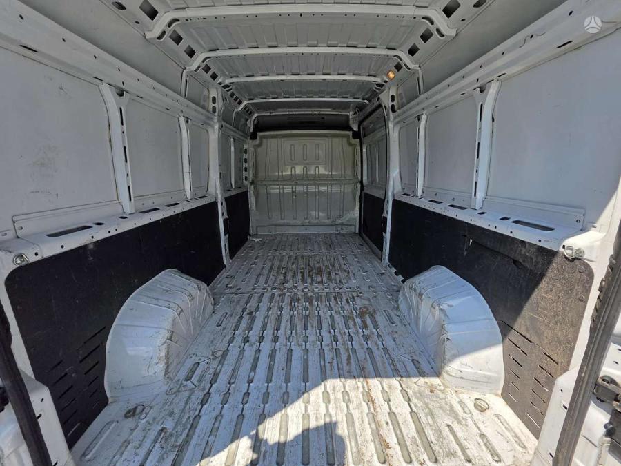 White Peugeot Boxer 2022 in Vilnius, with an engine capacity of 2.20 L and mileage of 50 thousand km for 18150 €, photo 11 on AUTOMOTO.COM.LV