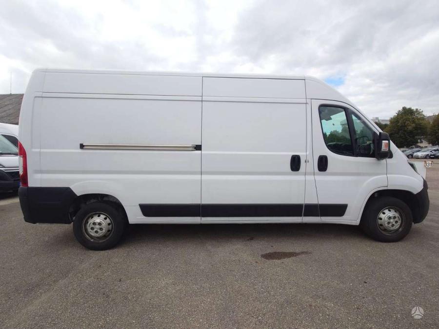 White Peugeot Boxer 2022 in Taurage, with an engine capacity of 2.18 L and mileage of 245 thousand km for 13552 €, photo 8 on AUTOMOTO.COM.LV