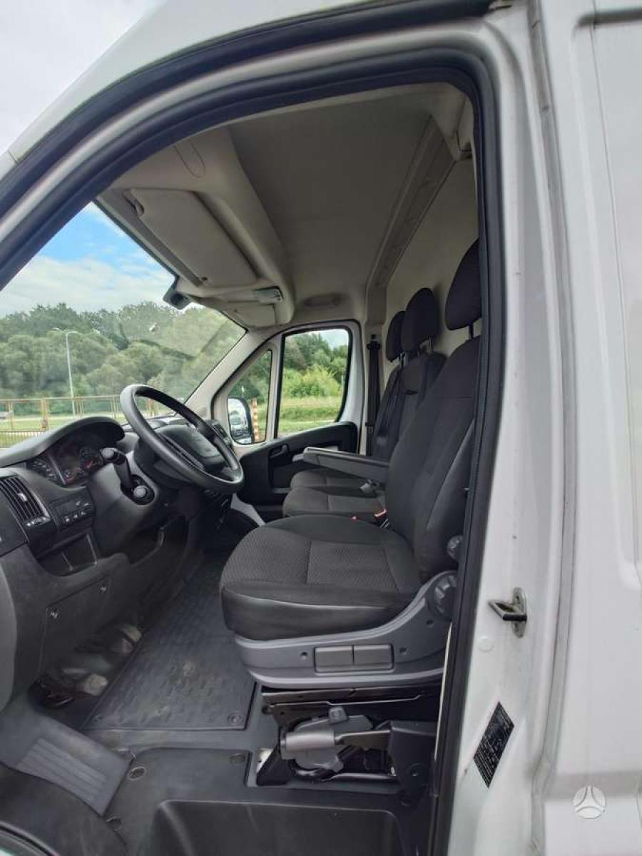 White Peugeot Boxer 2022 in Taurage, with an engine capacity of 2.18 L and mileage of 245 thousand km for 13552 €, photo 12 on AUTOMOTO.COM.LV