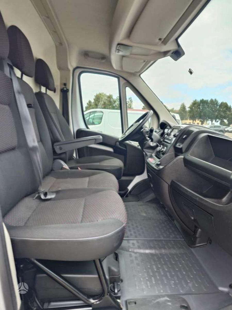 White Peugeot Boxer 2022 in Taurage, with an engine capacity of 2.18 L and mileage of 245 thousand km for 13552 €, photo 13 on AUTOMOTO.COM.LV