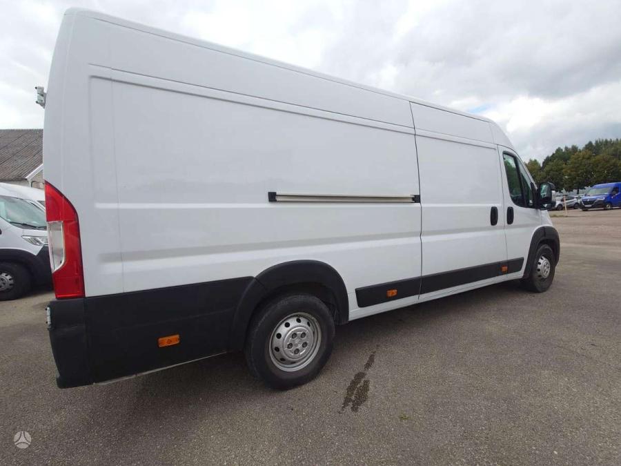 White Peugeot Boxer 2022 in Taurage, with an engine capacity of 2.18 L and mileage of 270 thousand km for 13310 €, photo 3 on AUTOMOTO.COM.LV