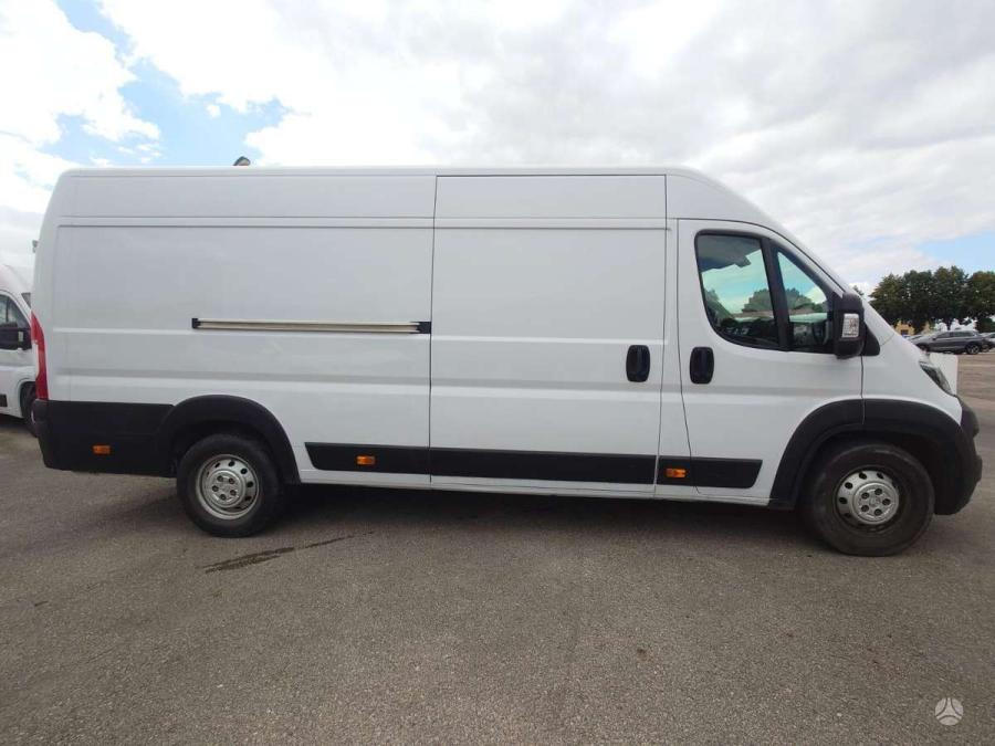 White Peugeot Boxer 2022 in Taurage, with an engine capacity of 2.18 L and mileage of 270 thousand km for 13310 €, photo 4 on AUTOMOTO.COM.LV