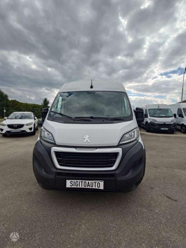 White Peugeot Boxer 2022 in Taurage, with an engine capacity of 2.18 L and mileage of 270 thousand km for 13310 €, photo 5 on AUTOMOTO.COM.LV