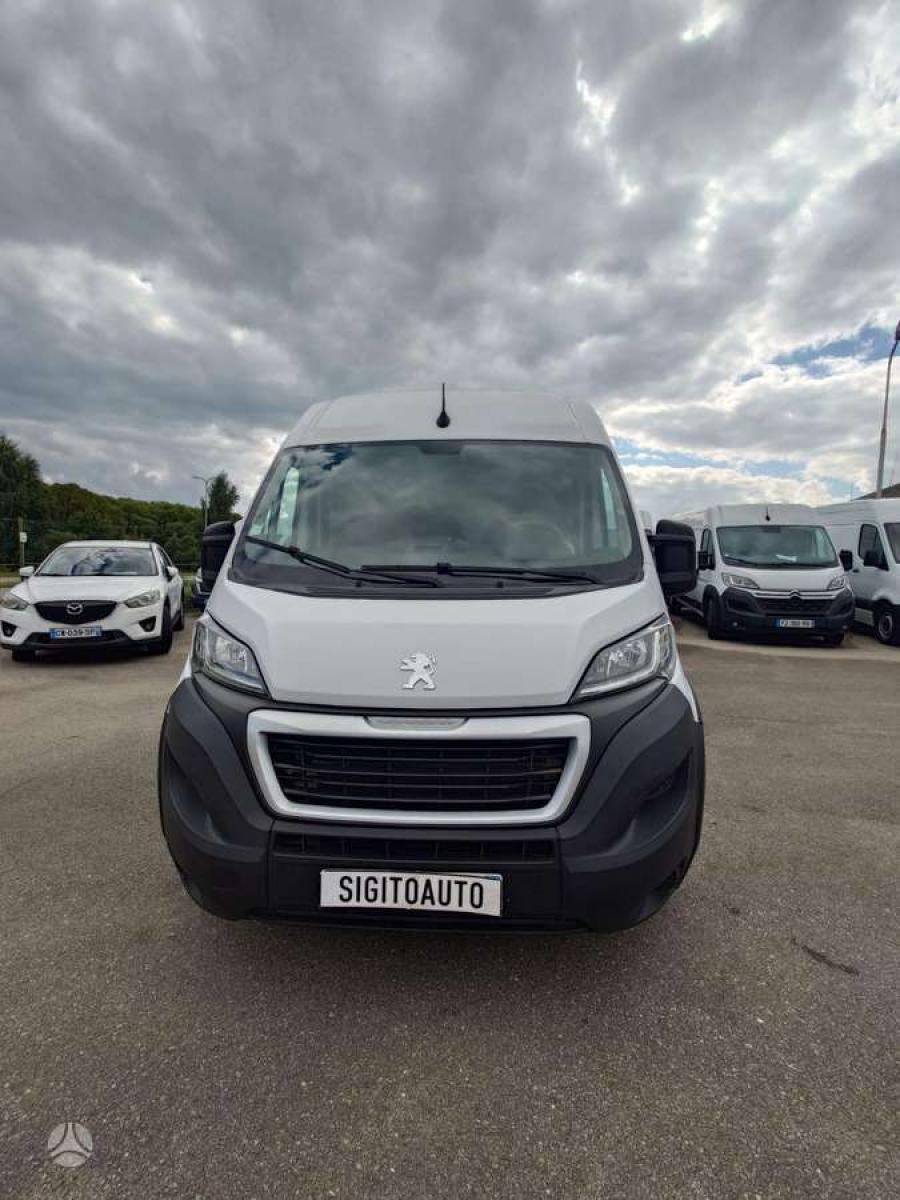 White Peugeot Boxer 2022 in Taurage, with an engine capacity of 2.18 L and mileage of 270 thousand km for 13310 €, photo 5 on AUTOMOTO.COM.LV