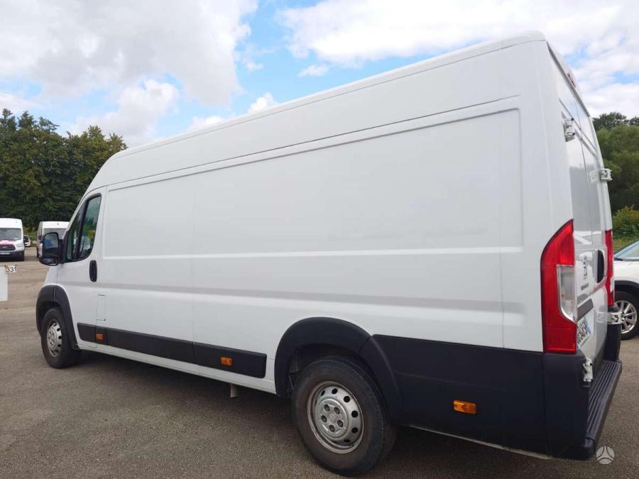 White Peugeot Boxer 2022 in Taurage, with an engine capacity of 2.18 L and mileage of 270 thousand km for 13310 €, photo 8 on AUTOMOTO.COM.LV