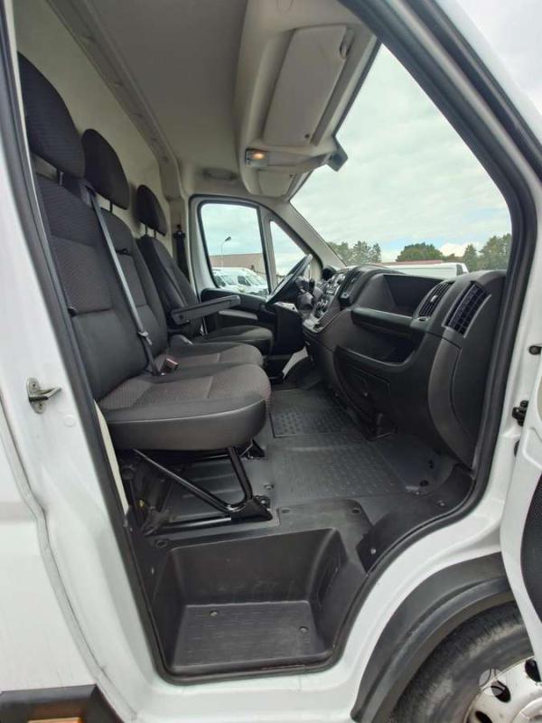 White Peugeot Boxer 2022 in Taurage, with an engine capacity of 2.18 L and mileage of 270 thousand km for 13310 €, photo 10 on AUTOMOTO.COM.LV