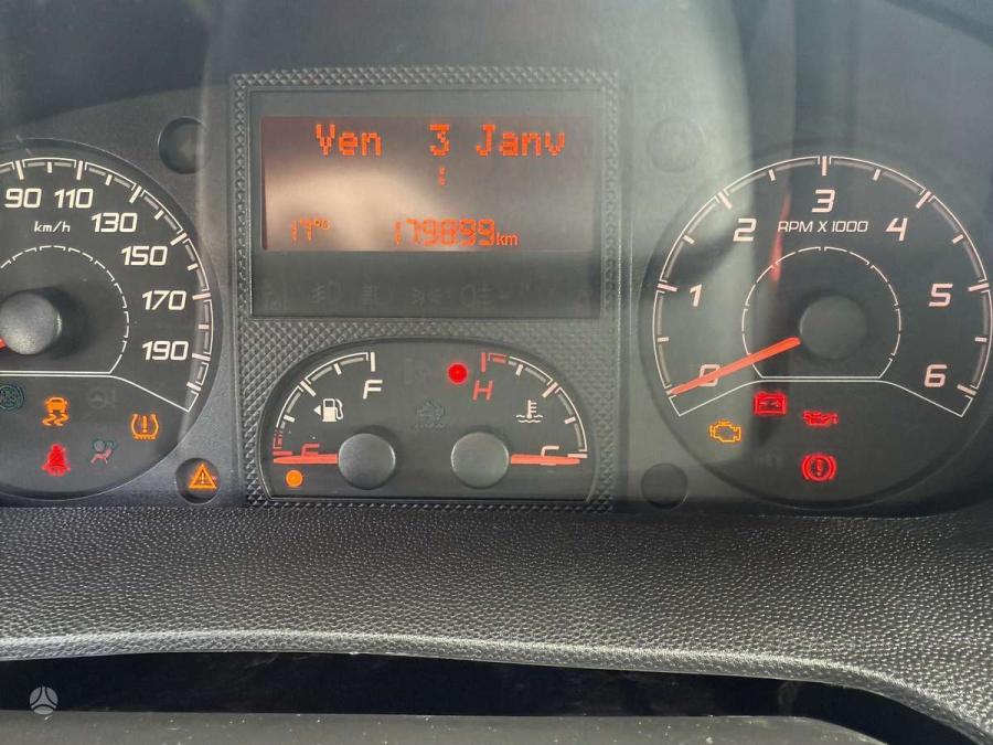 Balts Peugeot Boxer 2022 Kauņa, ar dzinēja tilpumu 2.20 L un nobraukumu 177 tūkst. km par 7600 €, foto 15 vietnē AUTOMOTO.COM.LV