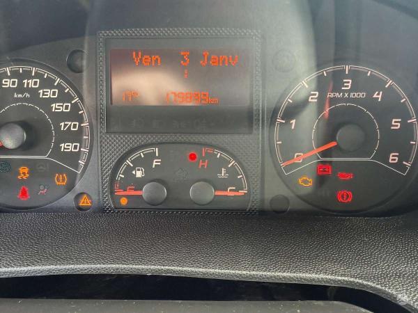 Peugeot Boxer 2022 in Kaunas on AUTOMOTO.COM.LV White Peugeot Boxer 2022 in Kaunas, with an engine capacity of 2.20 L and mileage of 177 thousand km for 7250 €, photo 10 on AUTOMOTO.COM.LV