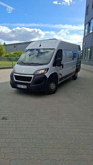 White Peugeot Boxer 2022 in Kaunas, with an engine capacity of 2.20 L and mileage of 300 thousand km for 9995 €, photo  on AUTOMOTO.COM.LV