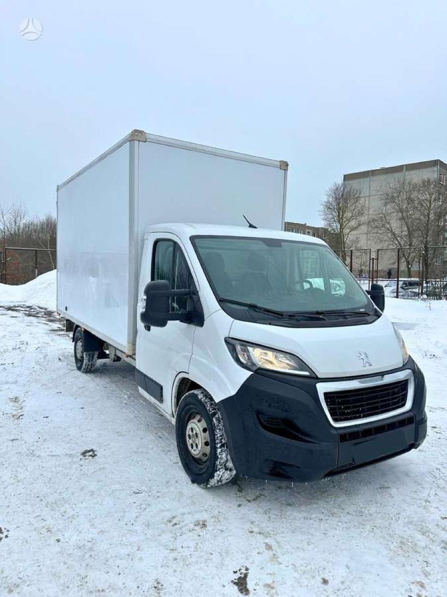 White Peugeot Boxer 2023 in Vilnius, with an engine capacity of 2.20 L and mileage of 70 thousand km for 26620 €, photo 3 on AUTOMOTO.COM.LV