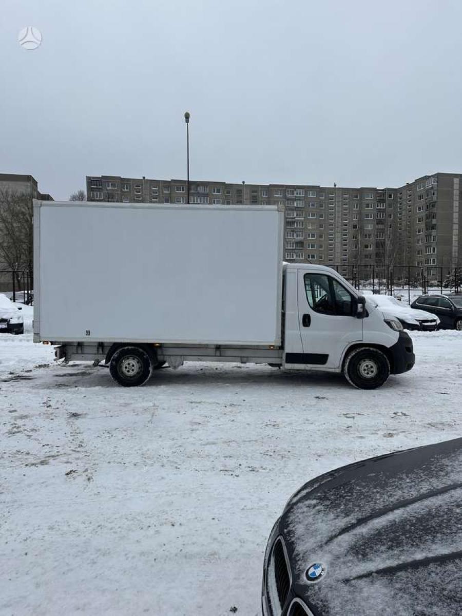 White Peugeot Boxer 2023 in Vilnius, with an engine capacity of 2.20 L and mileage of 70 thousand km for 26620 €, photo 4 on AUTOMOTO.COM.LV