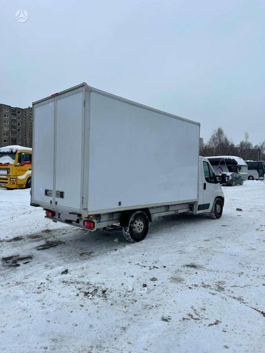 White Peugeot Boxer 2023 in Vilnius, with an engine capacity of 2.20 L and mileage of 70 thousand km for 26620 €, photo 5 on AUTOMOTO.COM.LV
