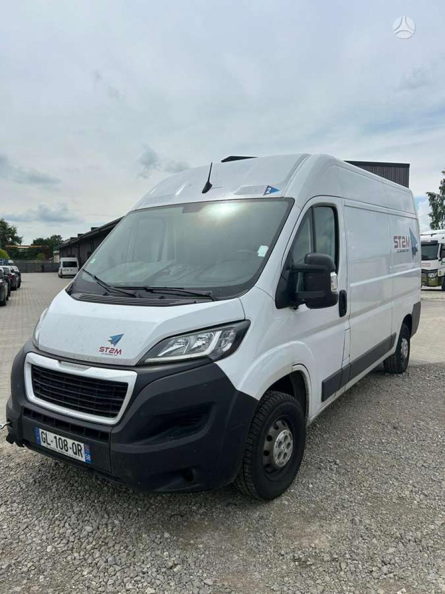 Balts Peugeot Boxer 2023 Kauņa, ar dzinēja tilpumu 2.20 L un nobraukumu 200 tūkst. km par 4980 €, foto 1 vietnē AUTOMOTO.COM.LV