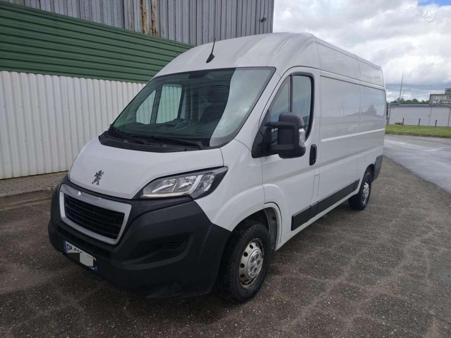 White Peugeot Boxer 2023 in Taurage, with an engine capacity of 2.18 L and mileage of 171 thousand km for 9800 €, photo 1 on AUTOMOTO.COM.LV
