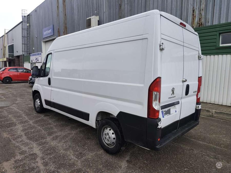 White Peugeot Boxer 2023 in Taurage, with an engine capacity of 2.18 L and mileage of 171 thousand km for 9800 €, photo 4 on AUTOMOTO.COM.LV