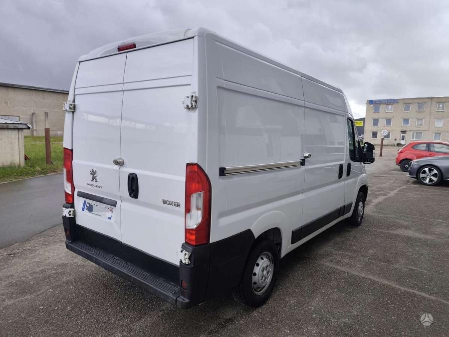 White Peugeot Boxer 2023 in Taurage, with an engine capacity of 2.18 L and mileage of 171 thousand km for 9800 €, photo 5 on AUTOMOTO.COM.LV