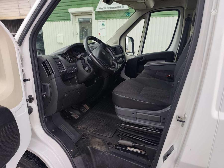 White Peugeot Boxer 2023 in Taurage, with an engine capacity of 2.18 L and mileage of 171 thousand km for 9800 €, photo 6 on AUTOMOTO.COM.LV