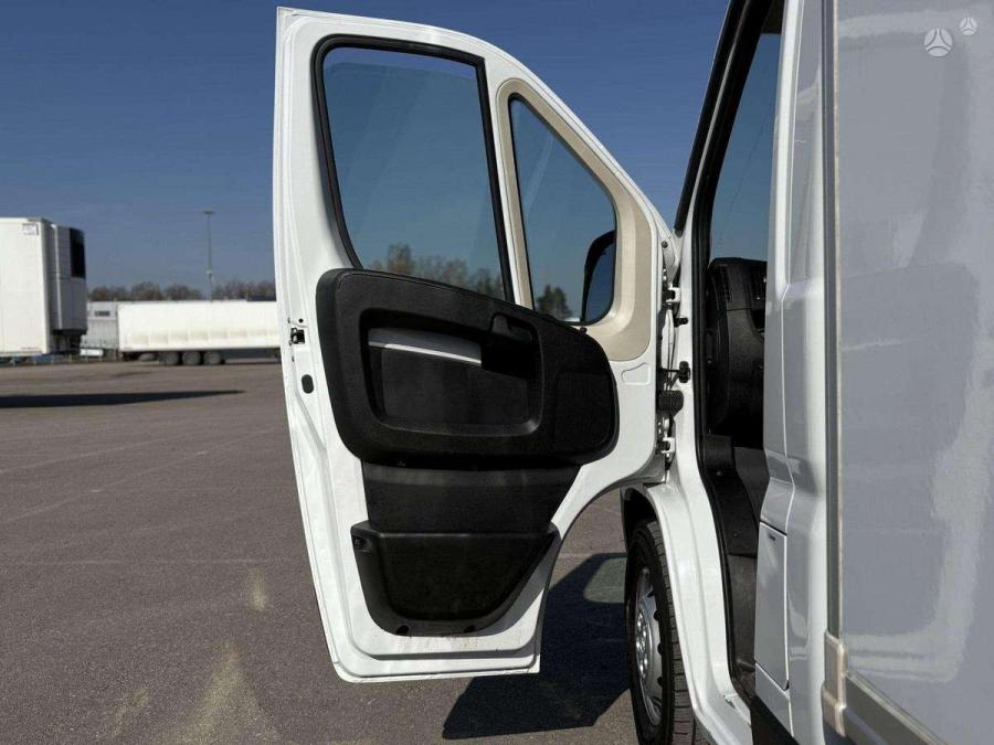 White Peugeot Boxer 2023 in Vilnius, with an engine capacity of 2.20 L and mileage of 70 thousand km for 20570 €, photo 13 on AUTOMOTO.COM.LV