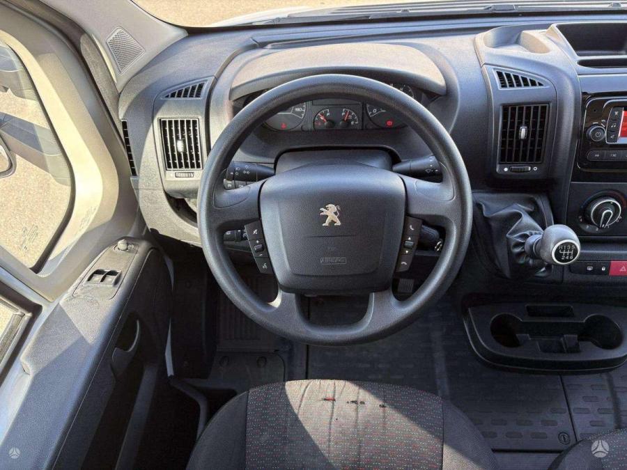 White Peugeot Boxer 2023 in Vilnius, with an engine capacity of 2.20 L and mileage of 70 thousand km for 20570 €, photo 17 on AUTOMOTO.COM.LV