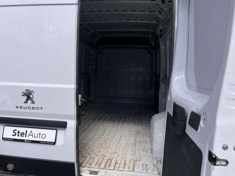 White Peugeot Boxer 2023 in Vilnius, with an engine capacity of 2.18 L and mileage of 229 thousand km for 14490 €, photo 18 on AUTOMOTO.COM.LV