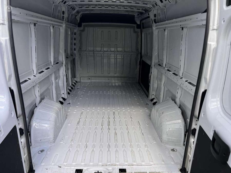 White Peugeot Boxer 2023 in Vilnius, with an engine capacity of 2.18 L and mileage of 229 thousand km for 14490 €, photo 20 on AUTOMOTO.COM.LV