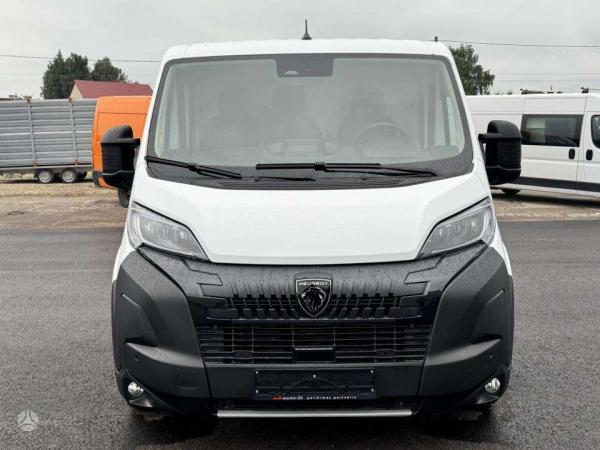 Peugeot Boxer 2024 in Radviliskis on AUTOMOTO.COM.LV White Peugeot Boxer 2024 in Radviliskis, with an engine capacity of 2.18 L and mileage of 1 thousand km for 31762 €, photo 3 on AUTOMOTO.COM.LV