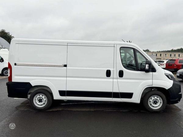 Peugeot Boxer 2024 in Radviliskis on AUTOMOTO.COM.LV White Peugeot Boxer 2024 in Radviliskis, with an engine capacity of 2.18 L and mileage of 1 thousand km for 31762 €, photo 5 on AUTOMOTO.COM.LV