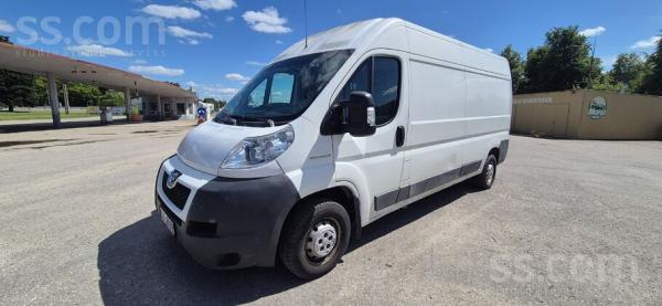 White Peugeot Boxer 2009 in Ogre, with an engine capacity of 2.20 L and mileage of 295 thousand km for 2750 €, photo 6 on AUTOMOTO.COM.LV