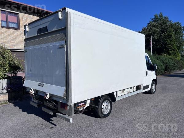 White Peugeot Boxer 2009 in Talsi, with an engine capacity of 2.20 L and mileage of 239 thousand km for 6900 €, photo 8 on AUTOMOTO.COM.LV