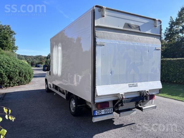 White Peugeot Boxer 2009 in Talsi, with an engine capacity of 2.20 L and mileage of 239 thousand km for 6900 €, photo 9 on AUTOMOTO.COM.LV