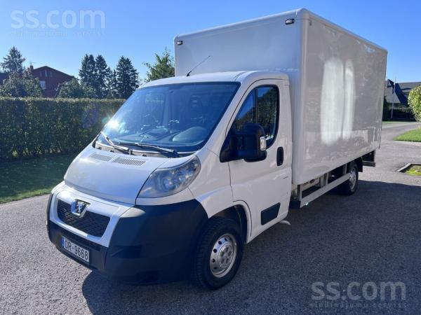 White Peugeot Boxer 2009 in Talsi, with an engine capacity of 2.20 L and mileage of 239 thousand km for 6900 €, photo 10 on AUTOMOTO.COM.LV