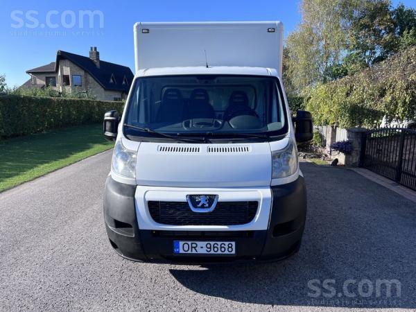 White Peugeot Boxer 2009 in Talsi, with an engine capacity of 2.20 L and mileage of 239 thousand km for 6900 €, photo 11 on AUTOMOTO.COM.LV