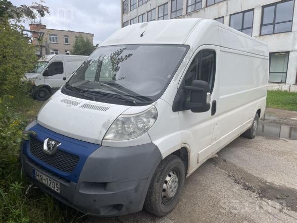 White Peugeot Boxer 2010 in Rezekne, with an engine capacity of 2.20 L and mileage of 211 thousand km for 1500 €, photo 1 on AUTOMOTO.COM.LV