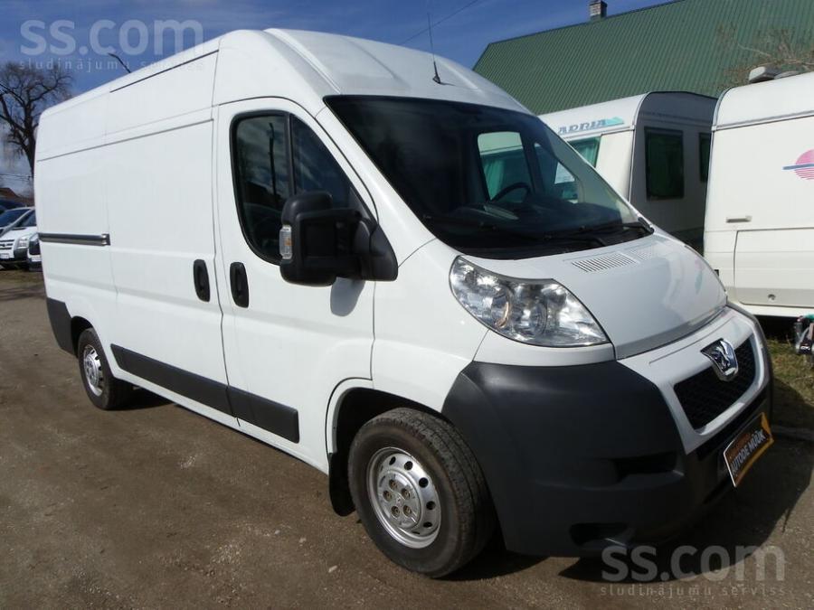 White Peugeot Boxer 2012 in Valka, with an engine capacity of 2.20 L and mileage of 238 thousand km for 8000 €, photo 3 on AUTOMOTO.COM.LV