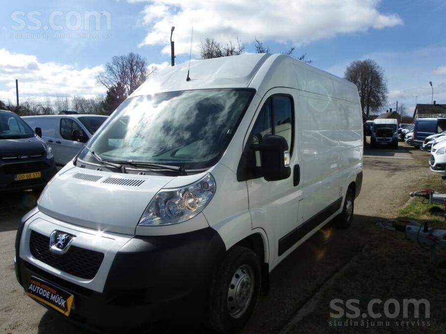 White Peugeot Boxer 2012 in Valka, with an engine capacity of 2.20 L and mileage of 238 thousand km for 8000 €, photo 5 on AUTOMOTO.COM.LV