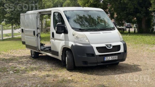 White Peugeot Boxer 2013 in Daugavpils, with an engine capacity of 2.20 L and mileage of 373 thousand km for 2950 €, photo 1 on AUTOMOTO.COM.LV