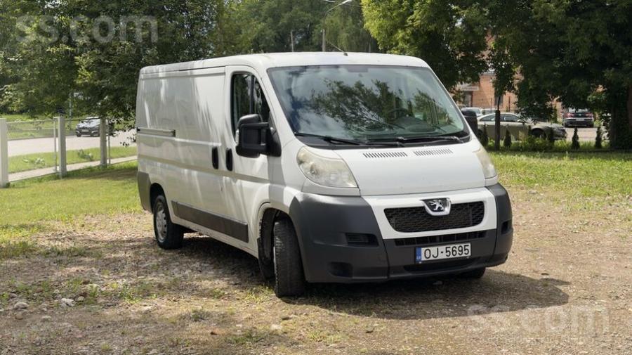 White Peugeot Boxer 2013 in Daugavpils, with an engine capacity of 2.20 L and mileage of 373 thousand km for 2950 €, photo 3 on AUTOMOTO.COM.LV
