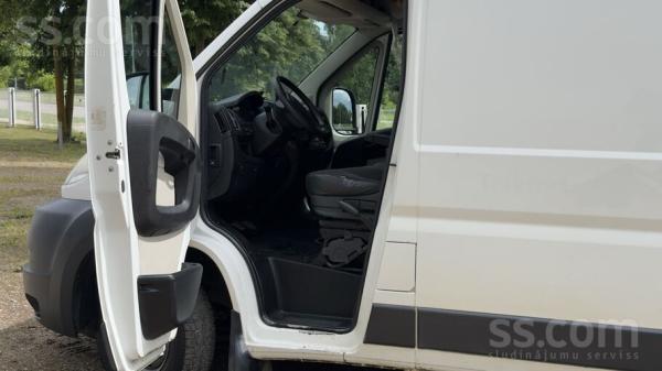 White Peugeot Boxer 2013 in Daugavpils, with an engine capacity of 2.20 L and mileage of 373 thousand km for 2950 €, photo 4 on AUTOMOTO.COM.LV