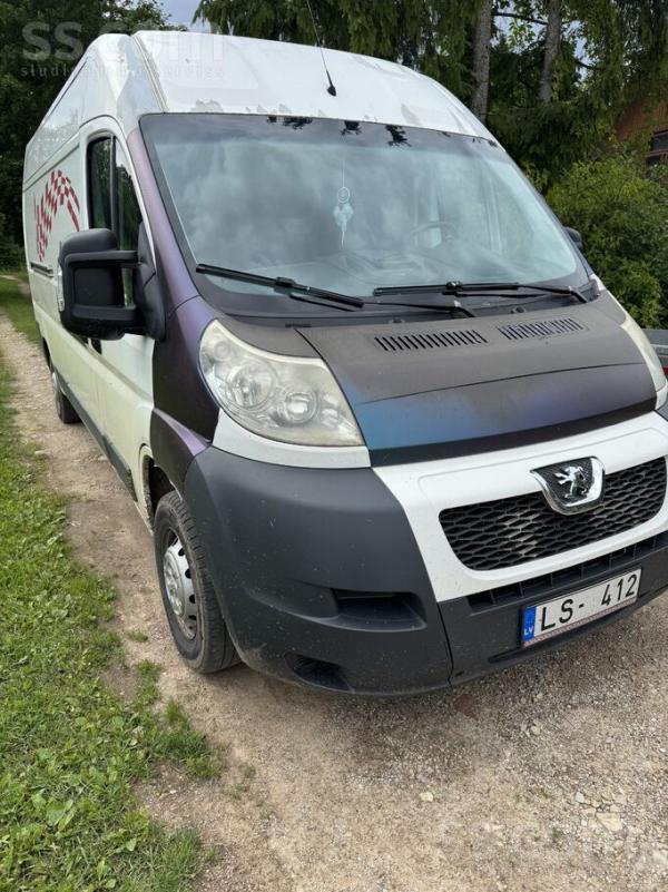 White Peugeot Boxer 2013 in Talsi, with an engine capacity of 2.20 L and mileage of 248 thousand km for 5300 €, photo 2 on AUTOMOTO.COM.LV