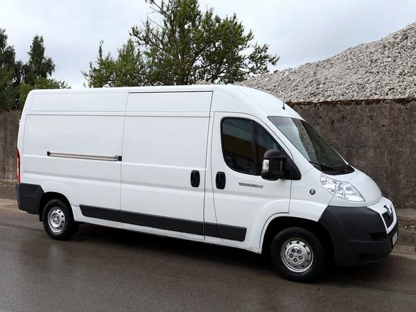 White Peugeot Boxer 2013 in Tallinn, with an engine capacity of 2.20 L and mileage of 345 thousand km for 3999 €, photo 1 on AUTOMOTO.COM.LV