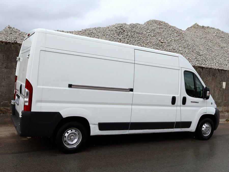 White Peugeot Boxer 2013 in Tallinn, with an engine capacity of 2.20 L and mileage of 345 thousand km for 3999 €, photo 4 on AUTOMOTO.COM.LV