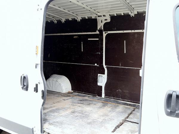 White Peugeot Boxer 2013 in Tallinn, with an engine capacity of 2.20 L and mileage of 345 thousand km for 3999 €, photo 8 on AUTOMOTO.COM.LV