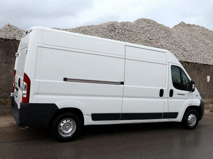 White Peugeot Boxer 2013 in Tallinn, with an engine capacity of 2.20 L and mileage of 345 thousand km for 3999 €, photo 12 on AUTOMOTO.COM.LV