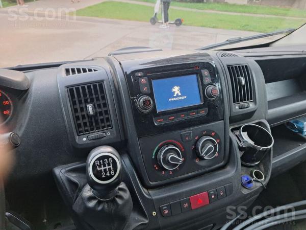 White Peugeot Boxer 2013 in Riga, with an engine capacity of 2.20 L and mileage of 370 thousand km for 3500 €, photo 3 on AUTOMOTO.COM.LV